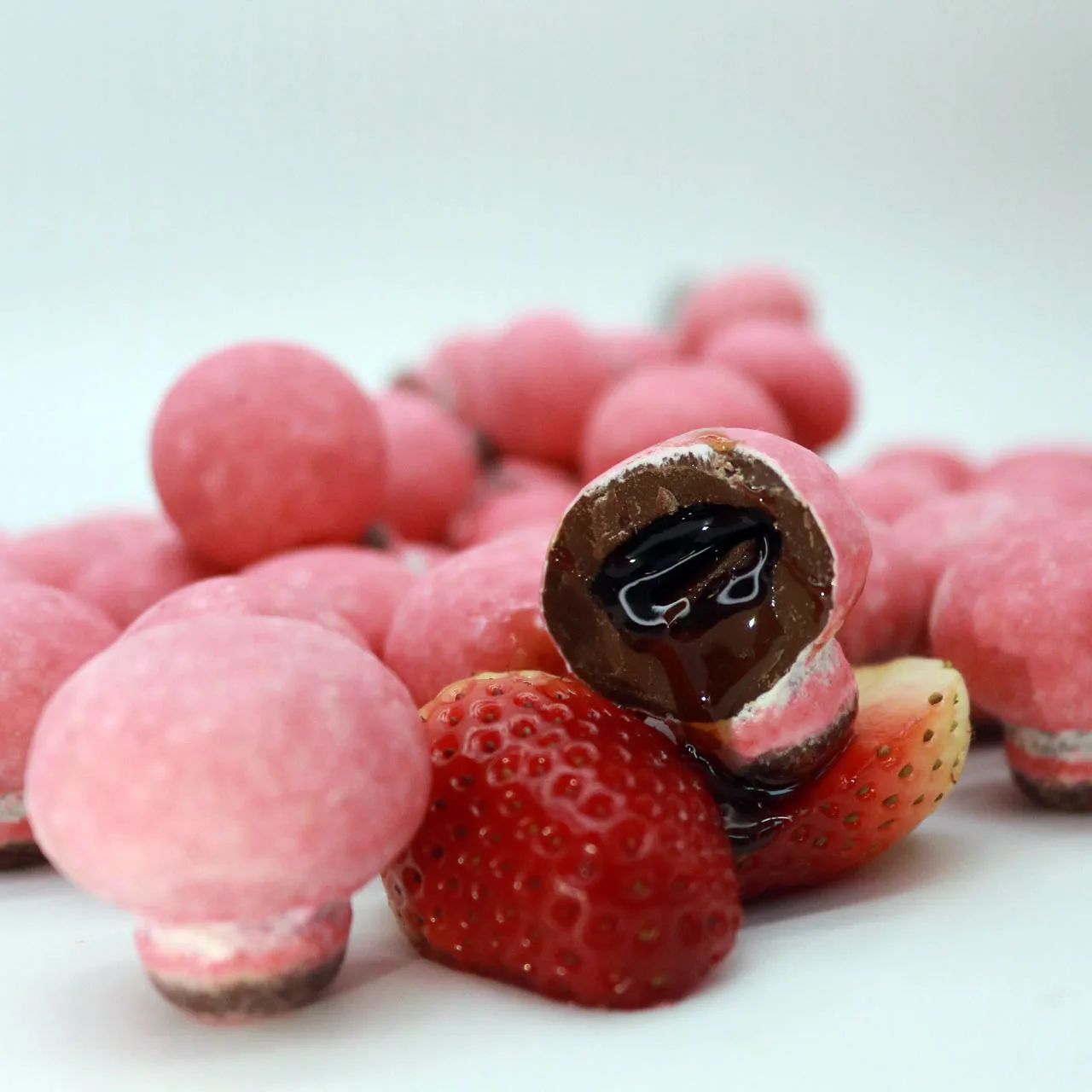 Turkish mushroom chocolate with strawberry - pistachio and cardamom ...